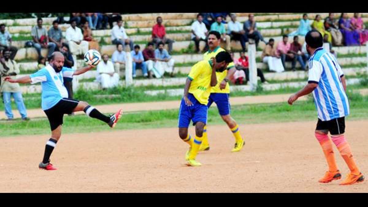 MLA team wins the football friendly match with Journalist - Malayalam ...